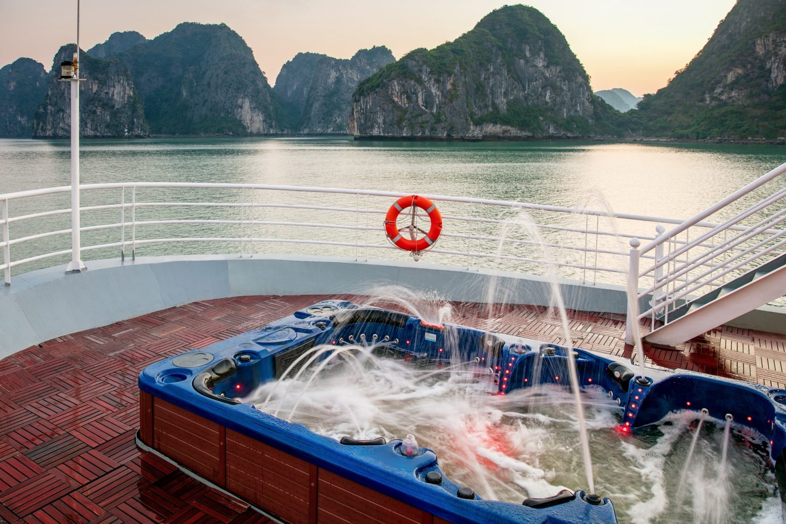The official site – Dragon Bay Premium Cruise