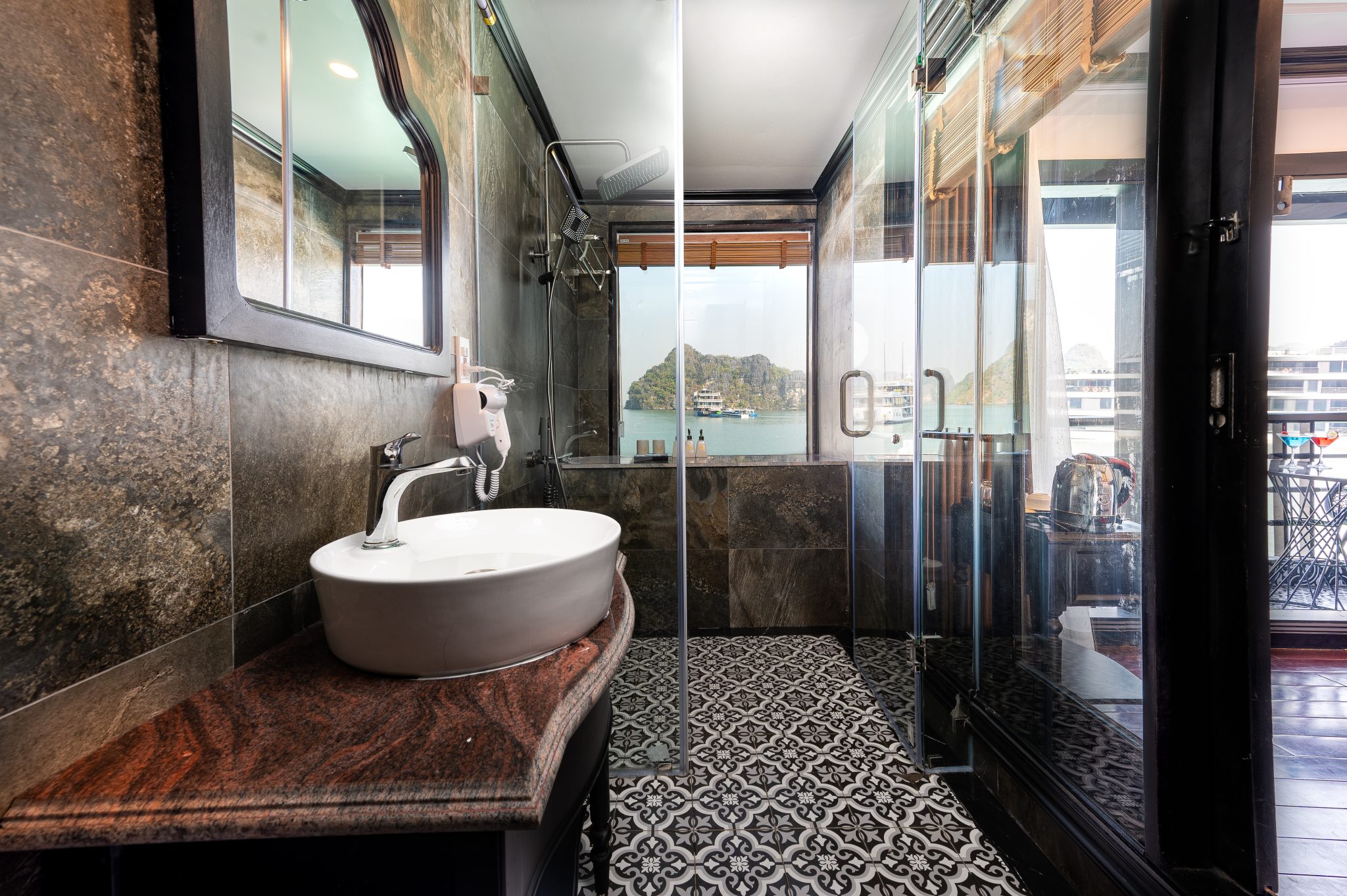 SENIOR CABINS – The official site